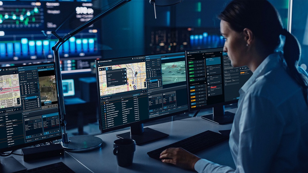 Enhance Situational Awareness with Body-Worn and In-Car Video Livestreaming - Motorola Solutions ...